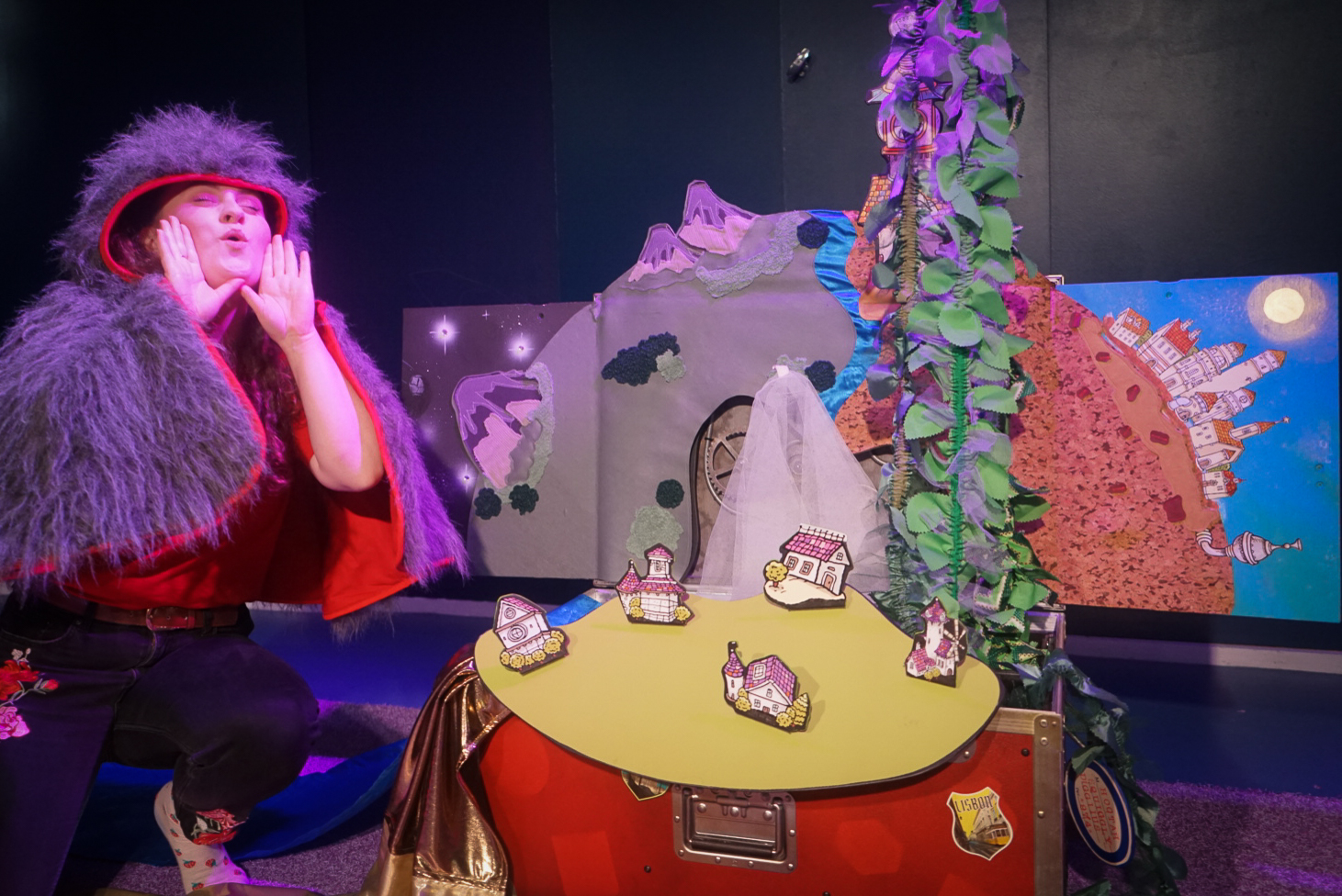 Story Suitcase: Discover brought to your classroom - Discover Children ...