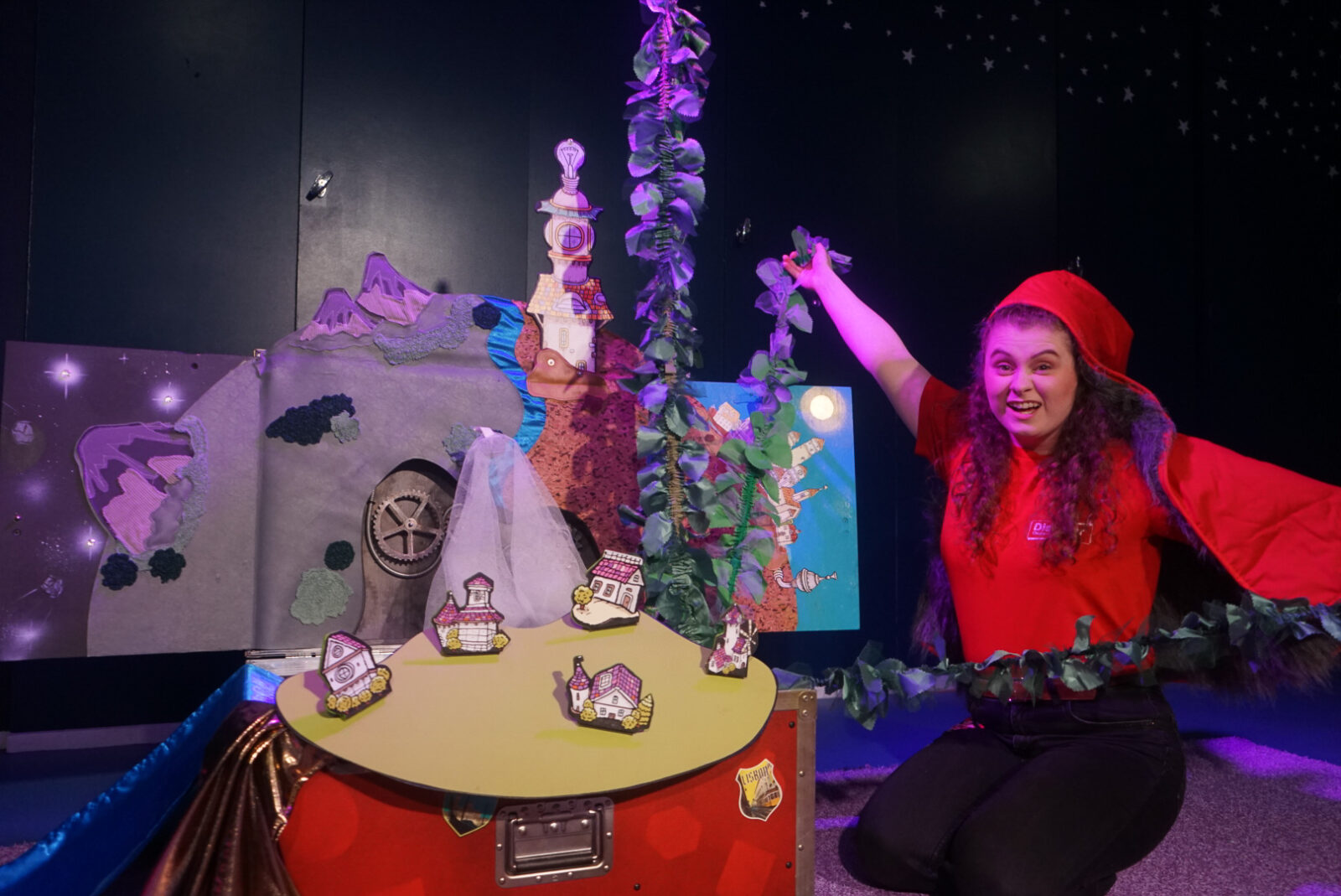 Story Suitcase: Discover brought to your classroom - Discover Children ...